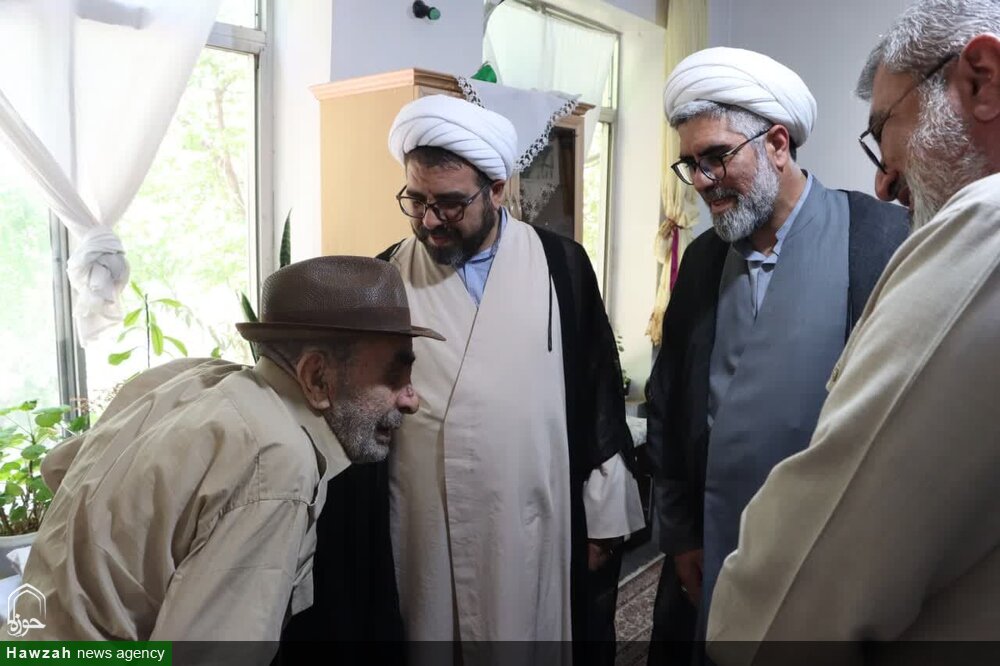 خبرگزاری حوزه تصاویر تجلیل مدیرکل بنیاد شهید و امور ایثارگران