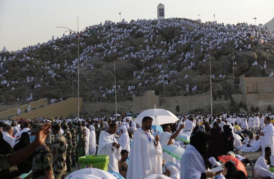 Muslims mark the Feast of Sacrifice as Hajj reaches peak - Hawzah News ...